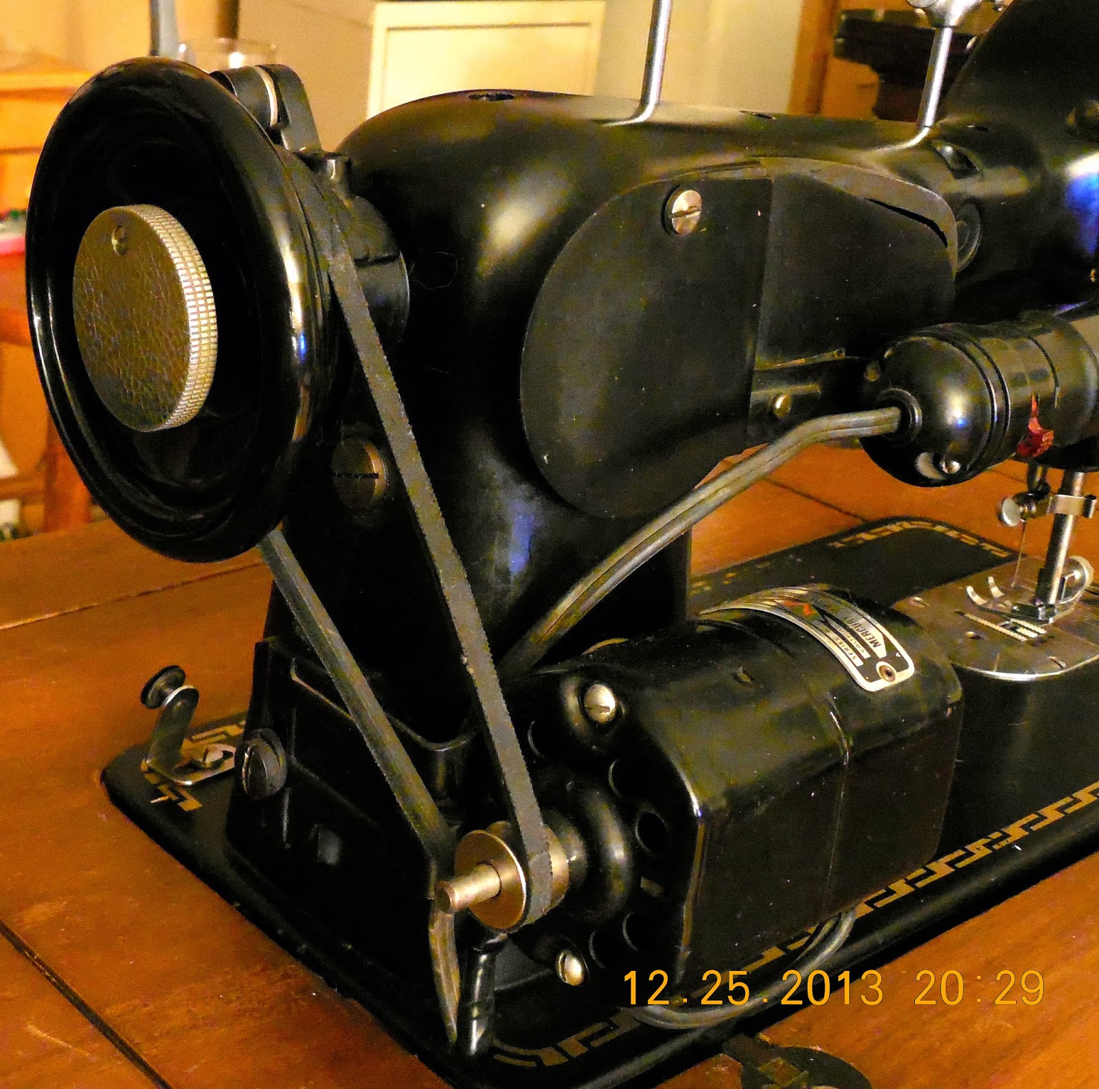 Fly-Tying Mountain Girl: My Pfaff 130 (a beautiful antique sewing machine)