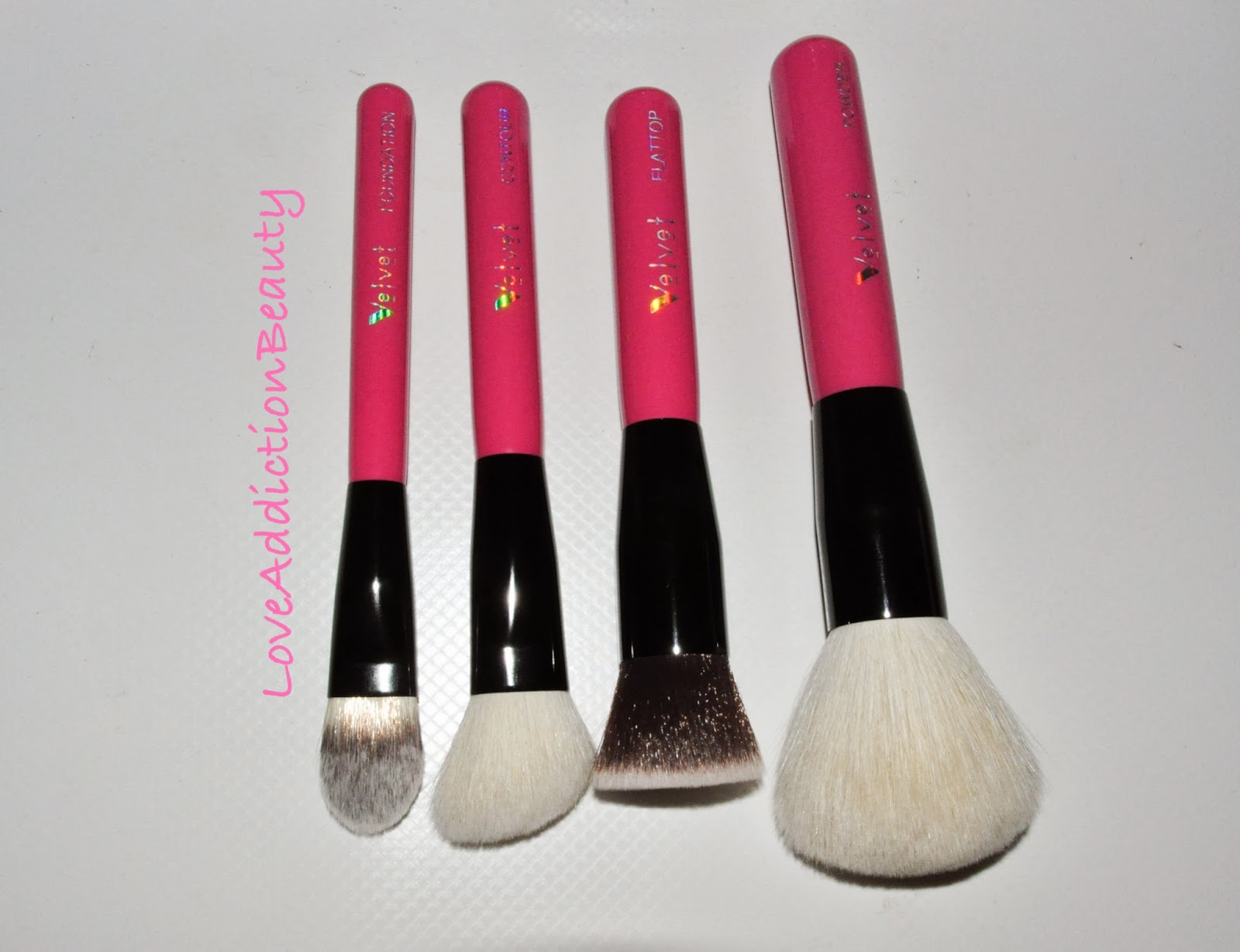LoveAddiction Beauty Blog: Velvet Beaute Brush Set