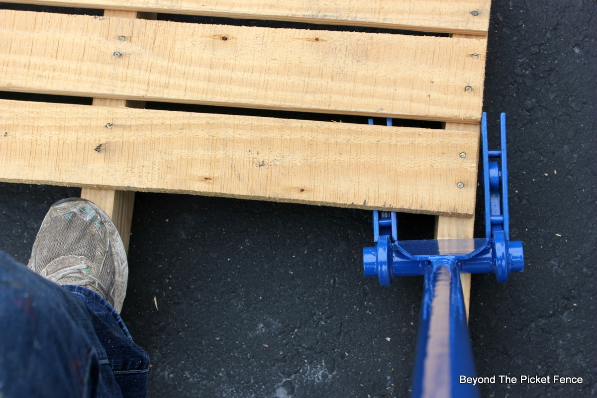 Beyond The Picket Fence: Pallet Buster + A Pallet Stool