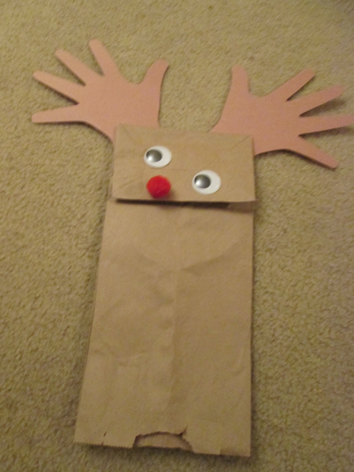 walk in the sunshine: Christmas Handprint Reindeer and Wreath Craft