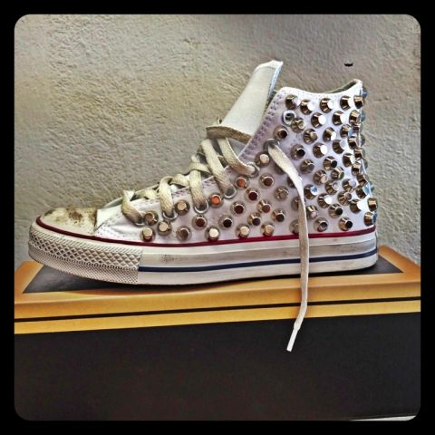 I love shopping - Studded converse mania