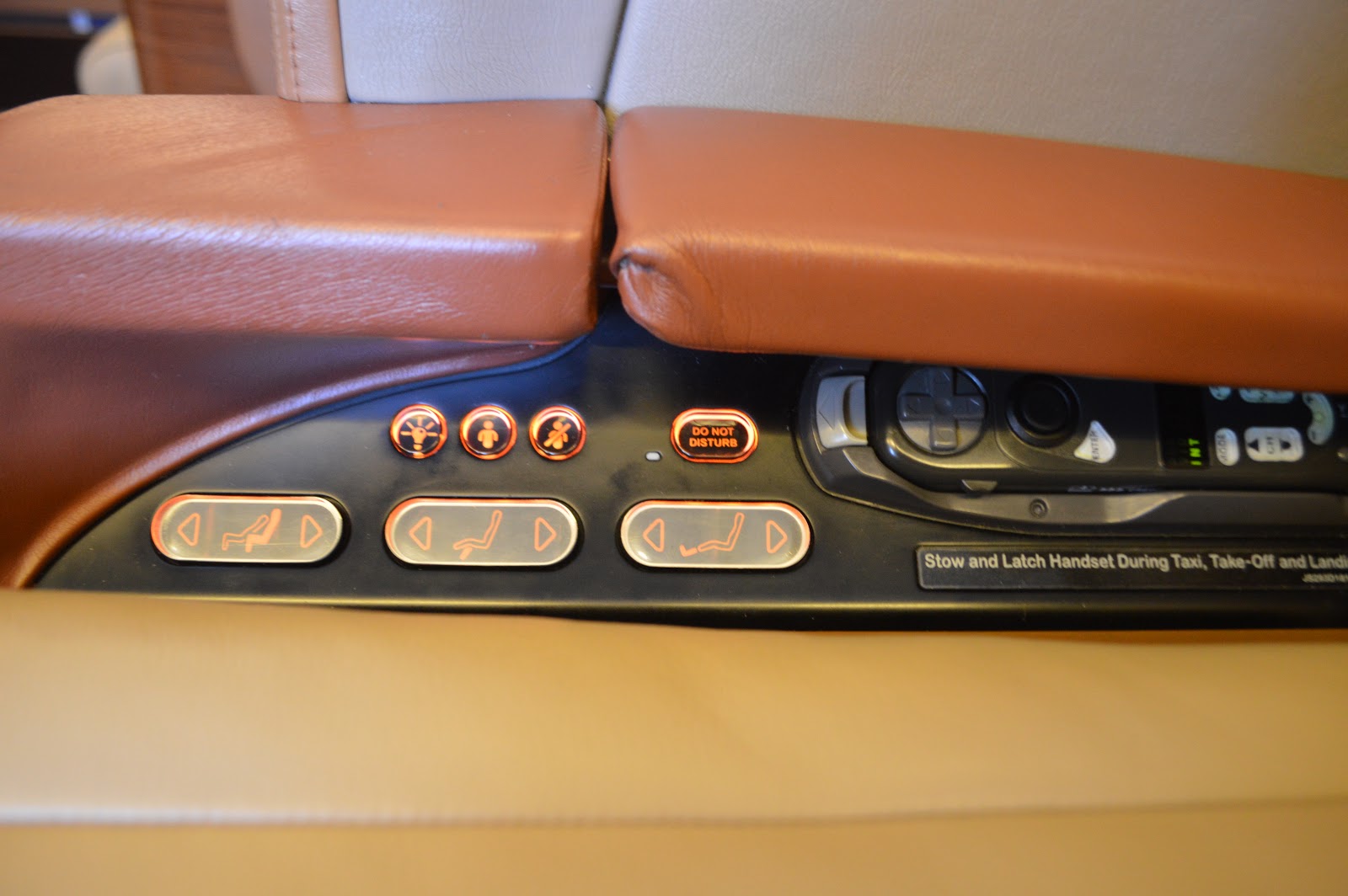 Singapore Airlines First Class on the Boeing 777-300 : SQ238 Melbourne ...
