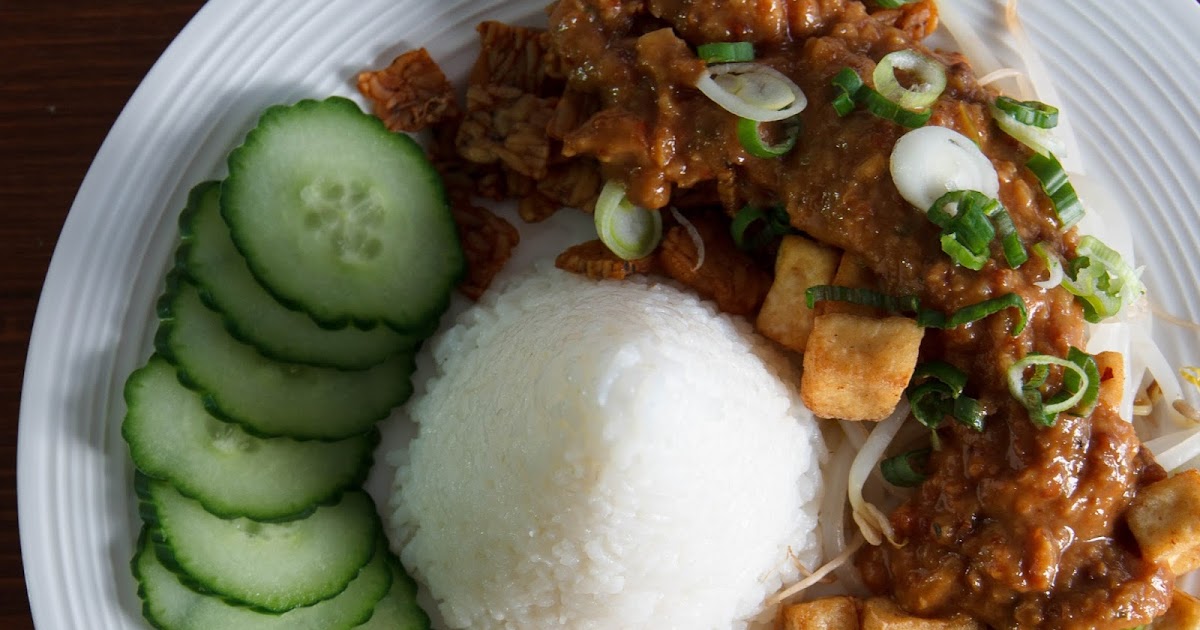 Nasi Lengko (Lengko Rice) | Pimentious