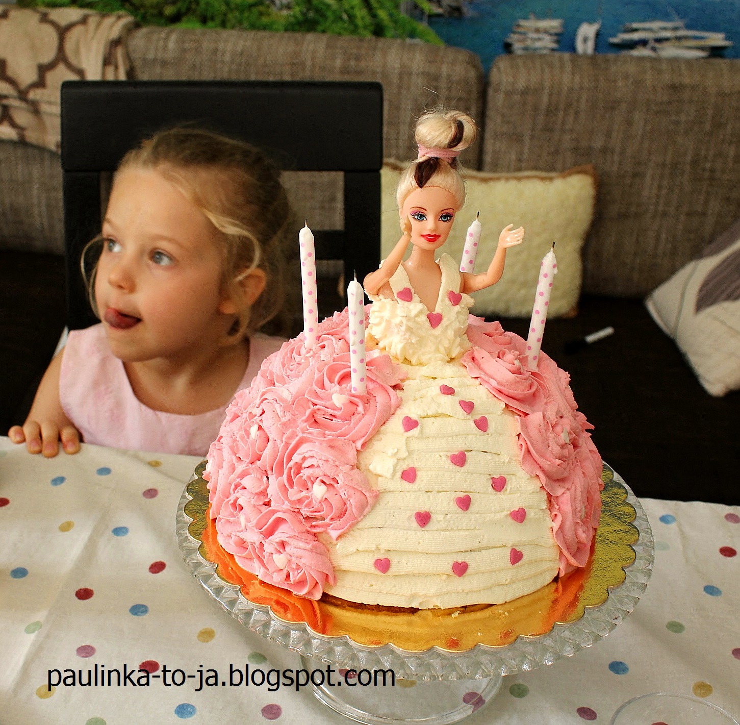 Smak mojej kuchni...: Tort Barbie