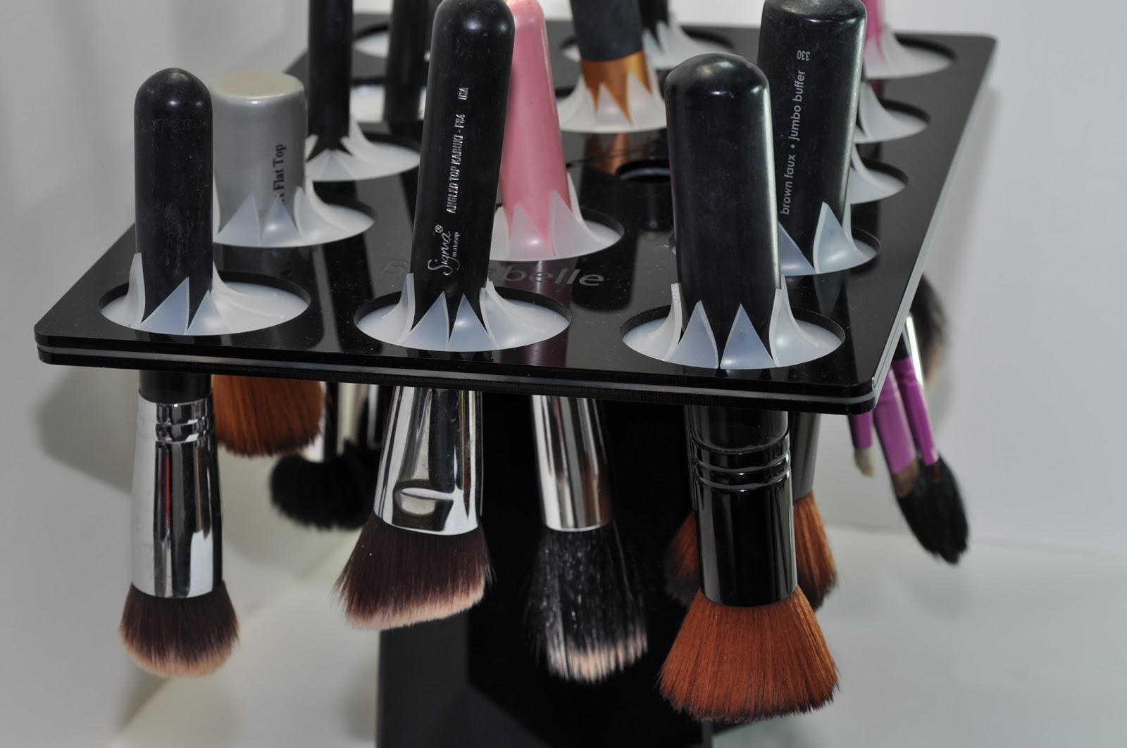 Benjabelle Makeup Brush Tree Review - The Shades Of U