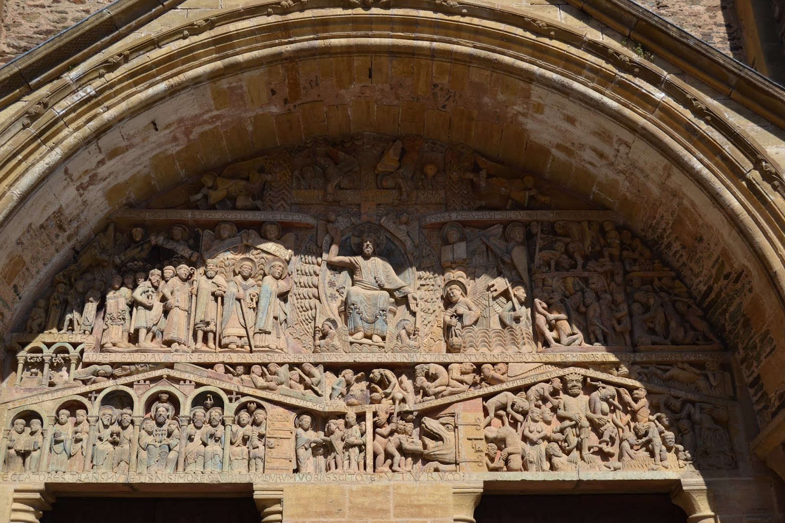 VISITA VIRTUAL A SANTA FE DE CONQUES (FRANCIA)