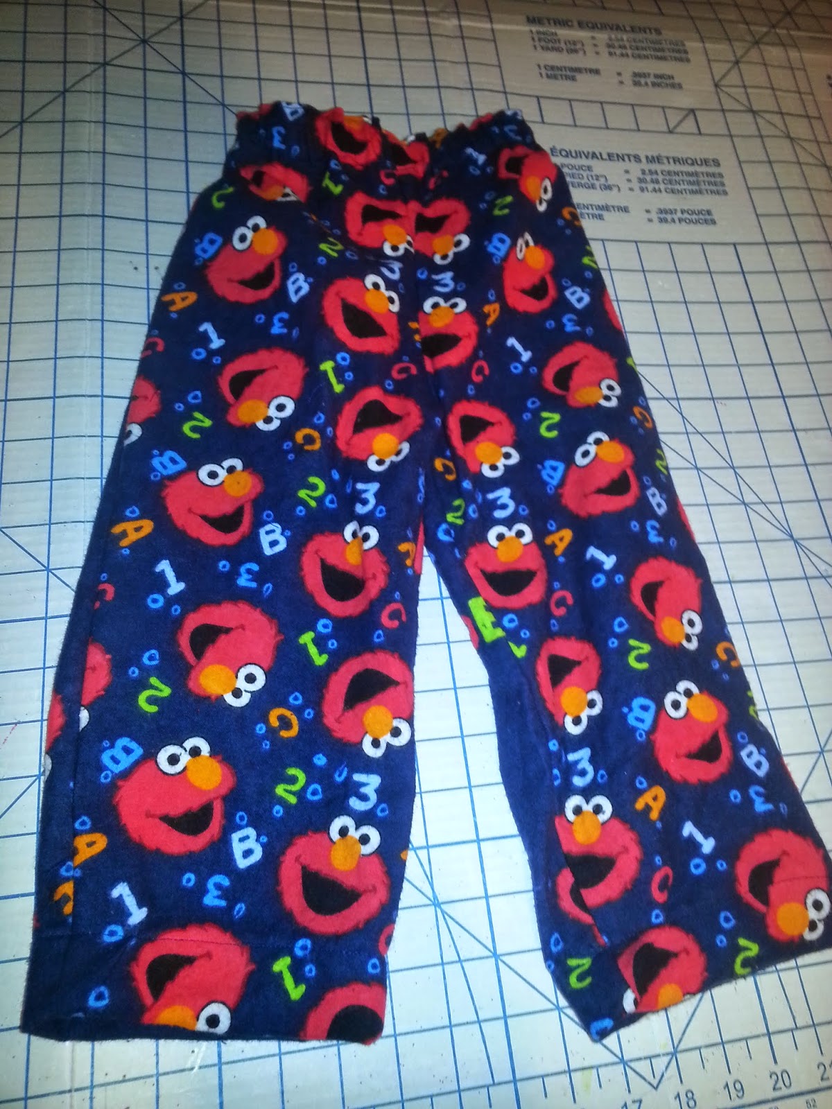 Family Buzz: Elmo pants