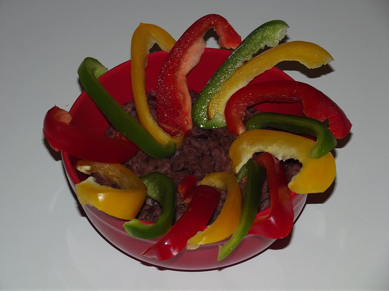 Adventures in Flavorland: Bell pepper sticks with refried bean dip