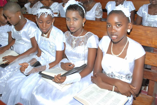 HABARI NA MATUKIO: Sherehe ya Beatrice Mroki Siku Alipopata Sakramenti ...