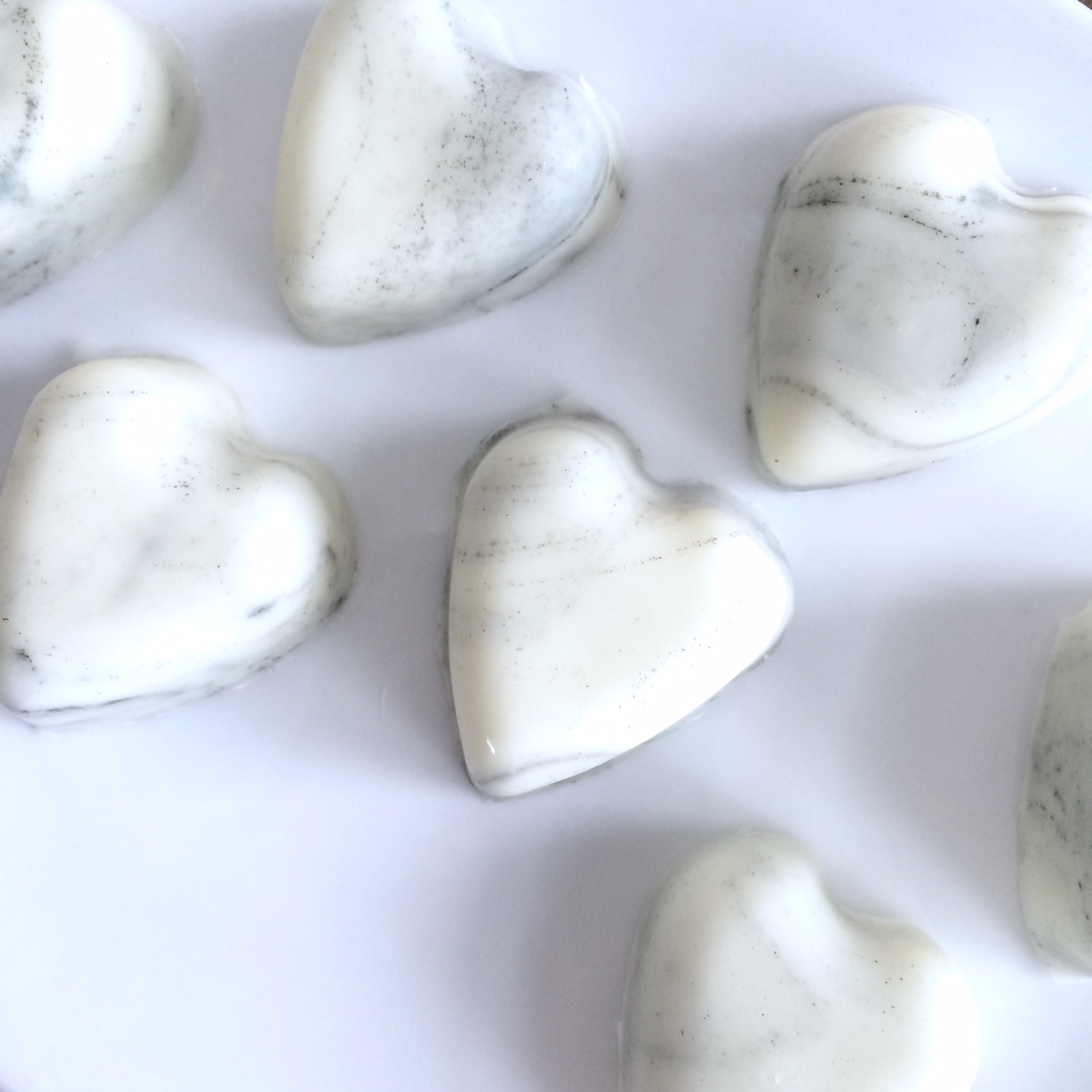 DIY Marble Chocolate Hearts - Valentine's Day Gift - Harlow & Thistle