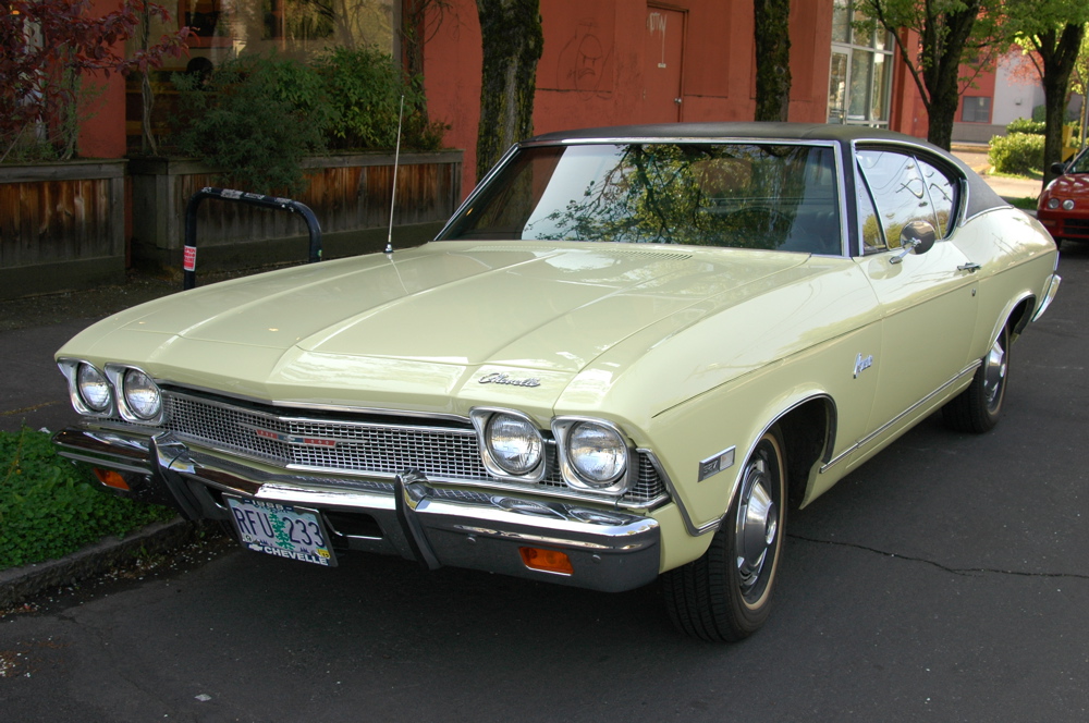 OLD PARKED CARS.: 1968 Chevrolet Chevelle Concours Hardtop.