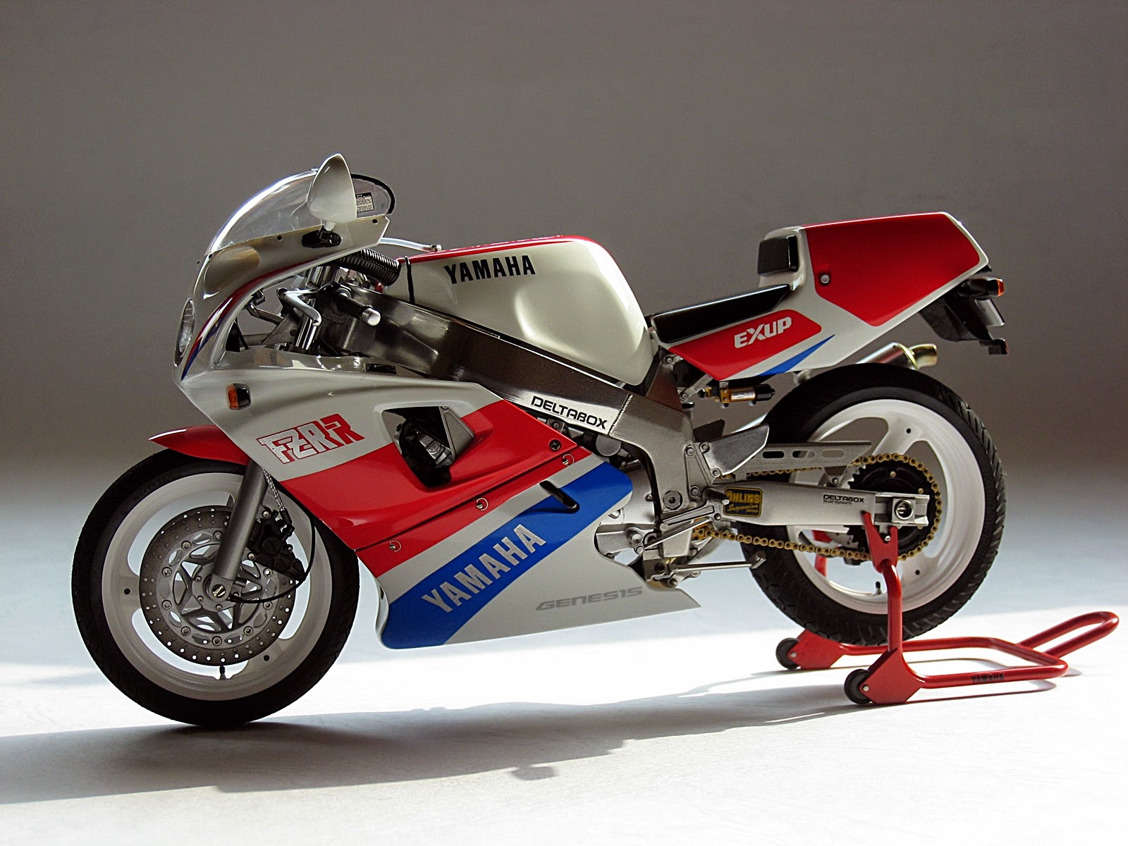 Racing Scale Models: Yamaha FZR 750R OW-01 by Luyan Wen (Tamiya)