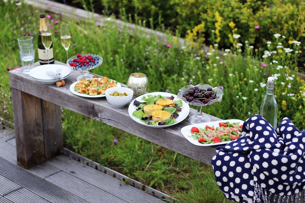 ROOFTOP PICNIC | Emma Louise Layla