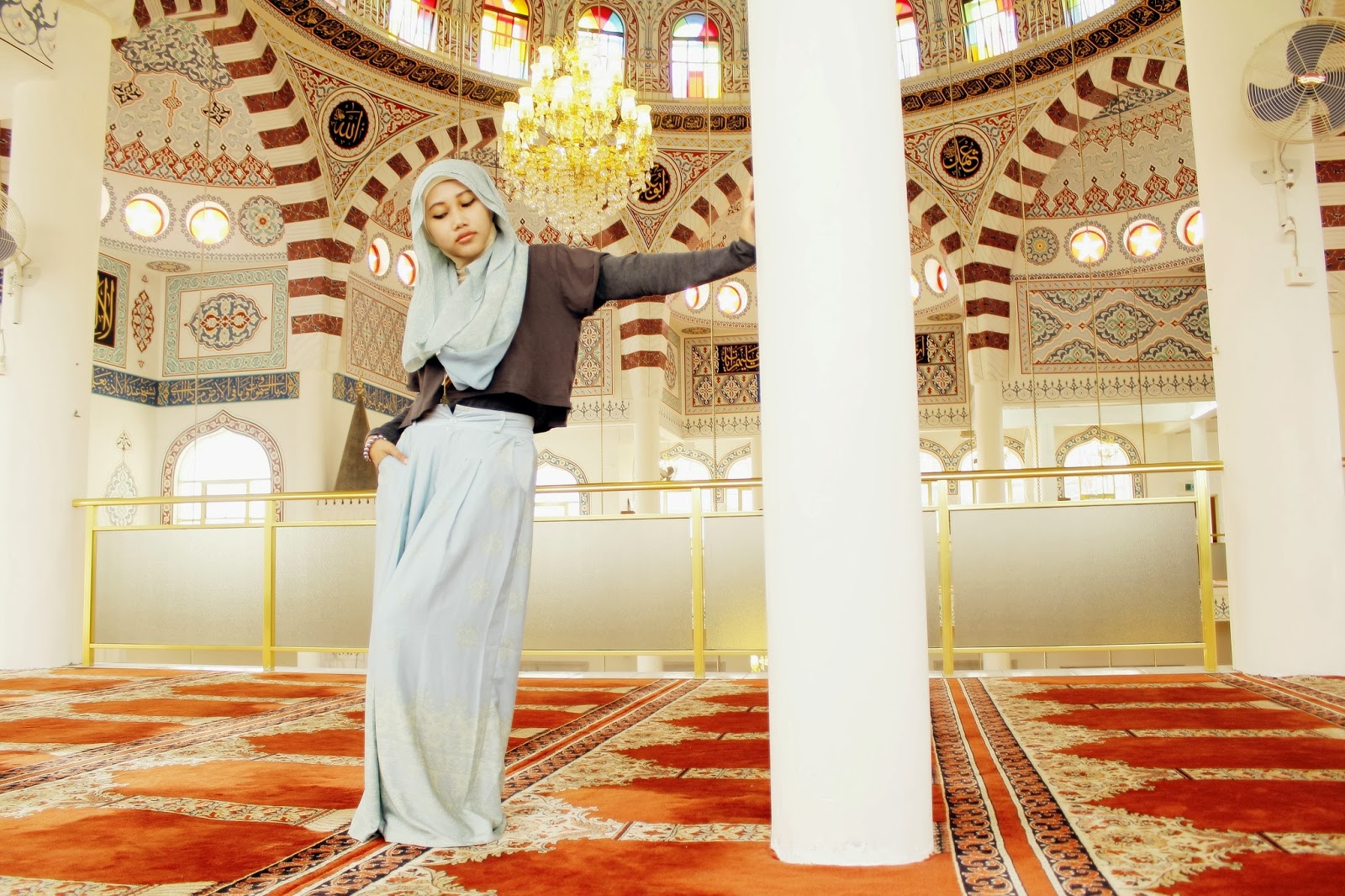 Wiwid Howat: Turquoise in the Mosque