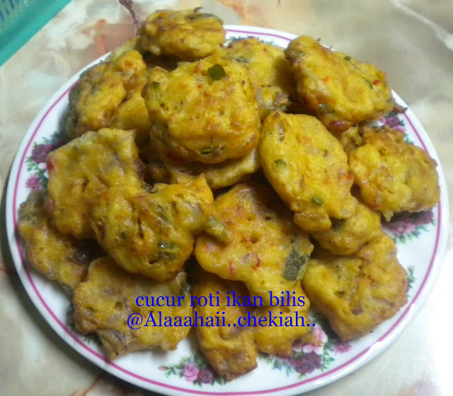 Alaaahaiii..CheKiah: CUCUR ROTI IKAN BILIS