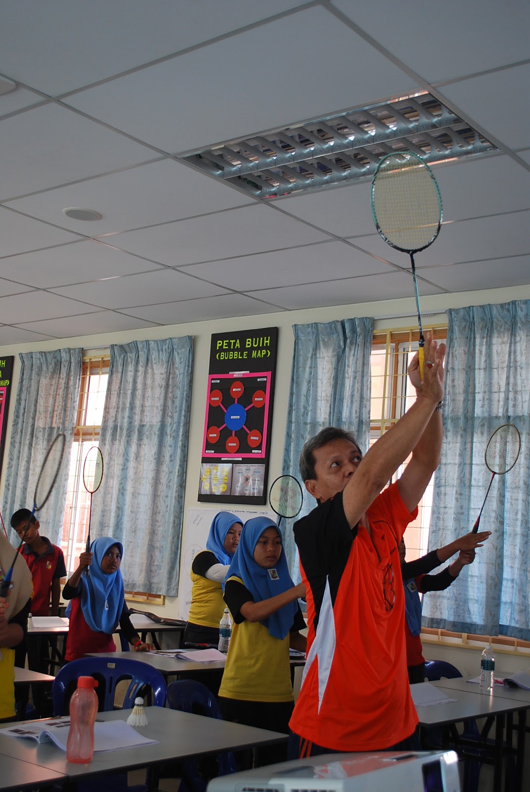 SEKOLAH KEBANGSAAN CHE LATIFF: KEM 1 MURID 1 SUKAN.