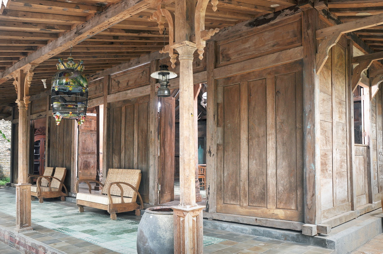 RUMAH TRADISIONAL KUDUS / JOGLO KUDUS