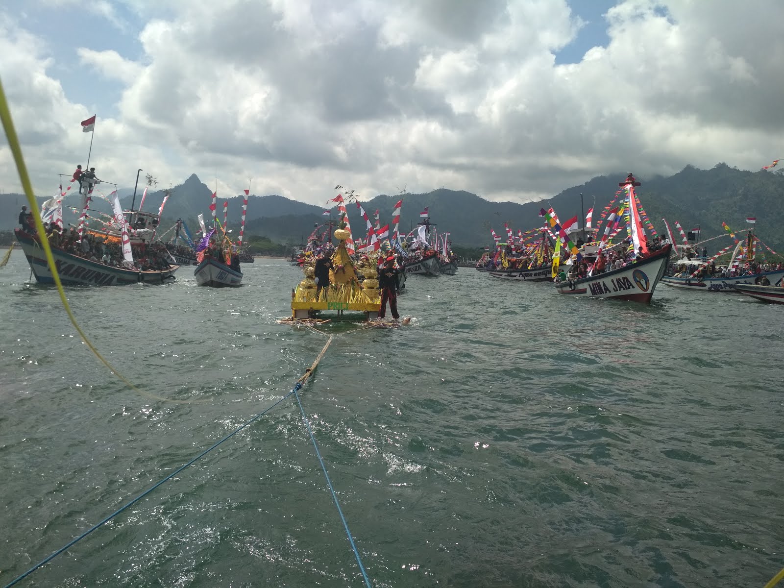 Nelayan Prigi Trenggalek Gelar Upacara Adat Larung Sembonyo ...