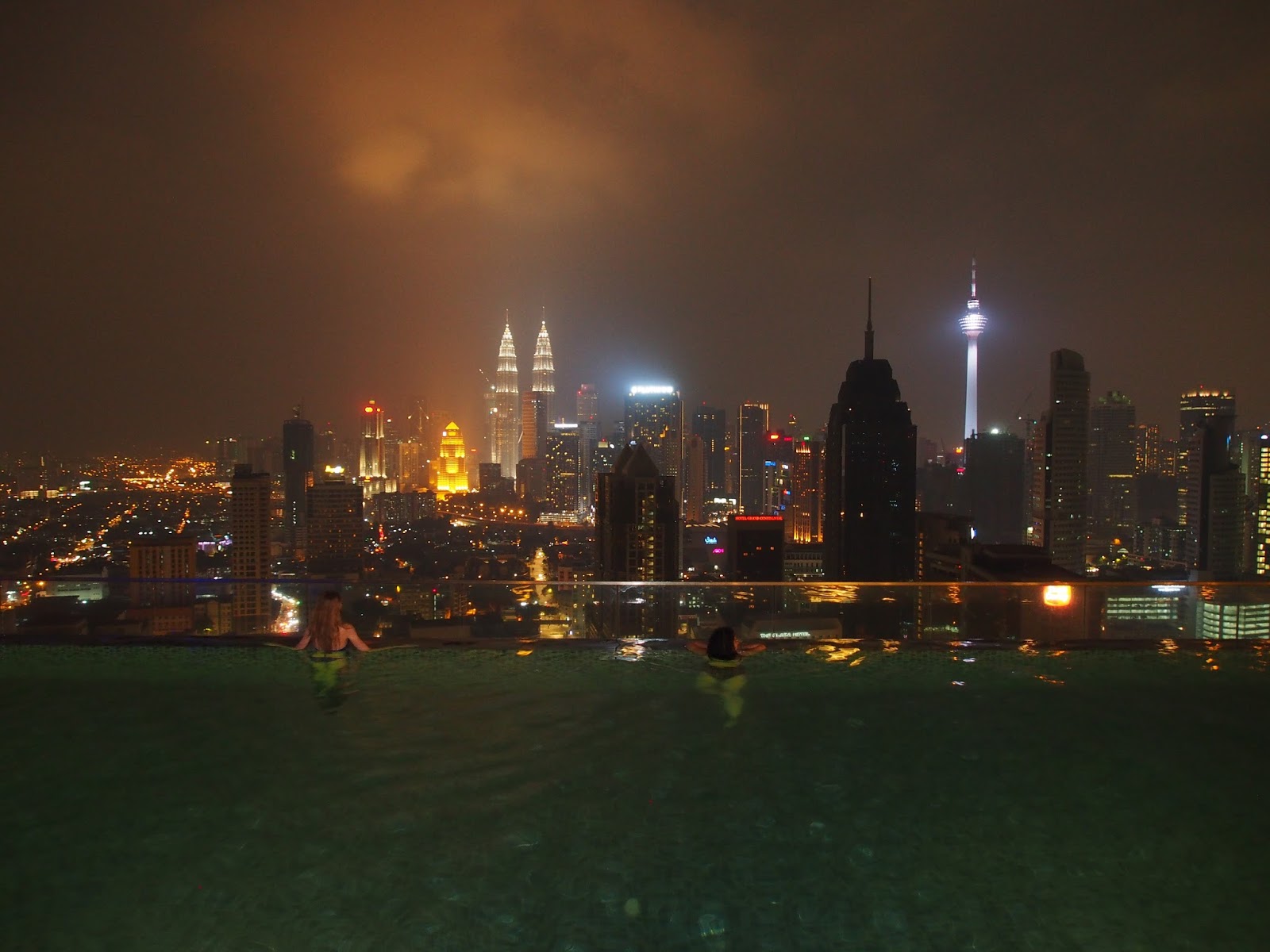 JE TunNel: Hemisphere Restaurant & Bar @ Regalia Serviced Apartment ...