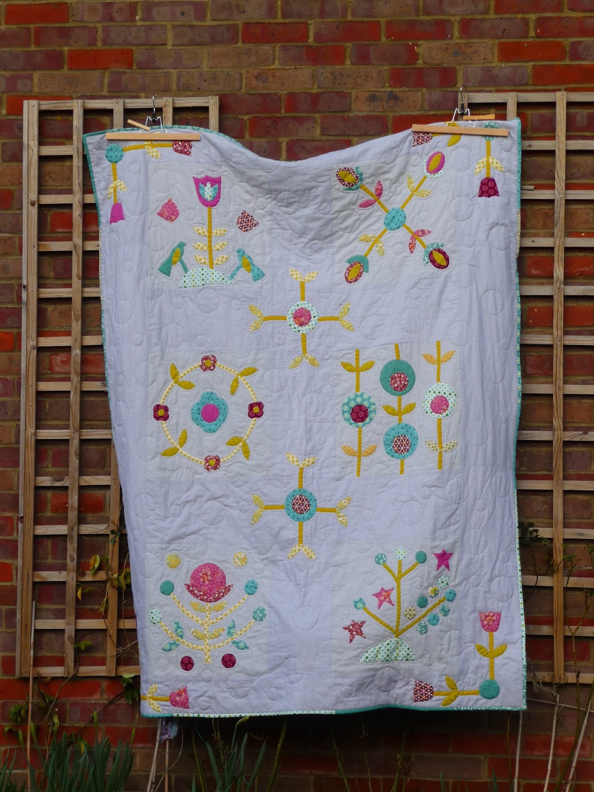 PlainStitch: Atomic Modern Applique Quilt