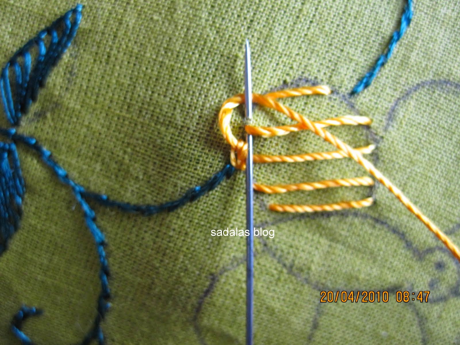 Sadala's Embroidery: Tutorial: Knotted broken chain stitch