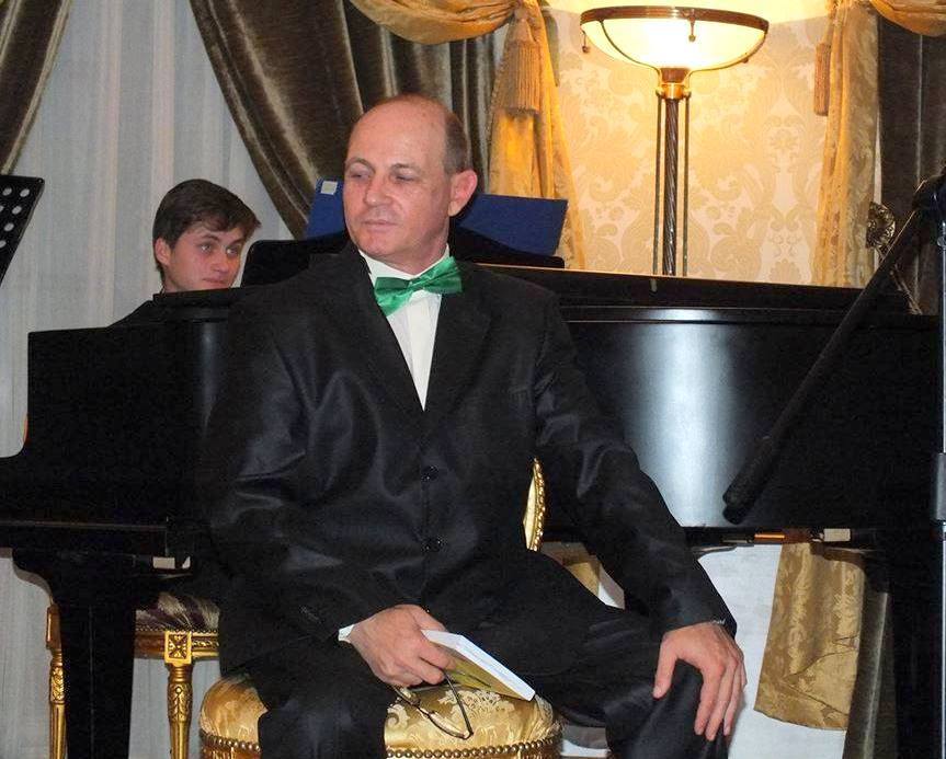 Evenimente culturale: Lansarea volumuluii de poezii "Din trup de femeie ...