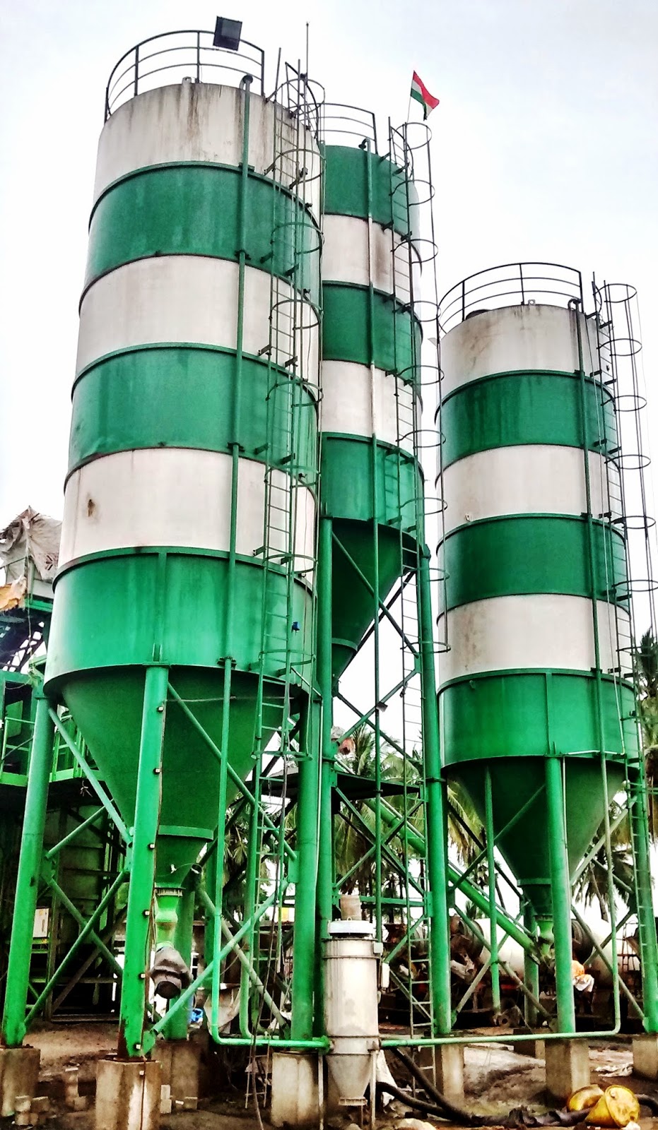 KJR Ready Mix Concrete: Silo's