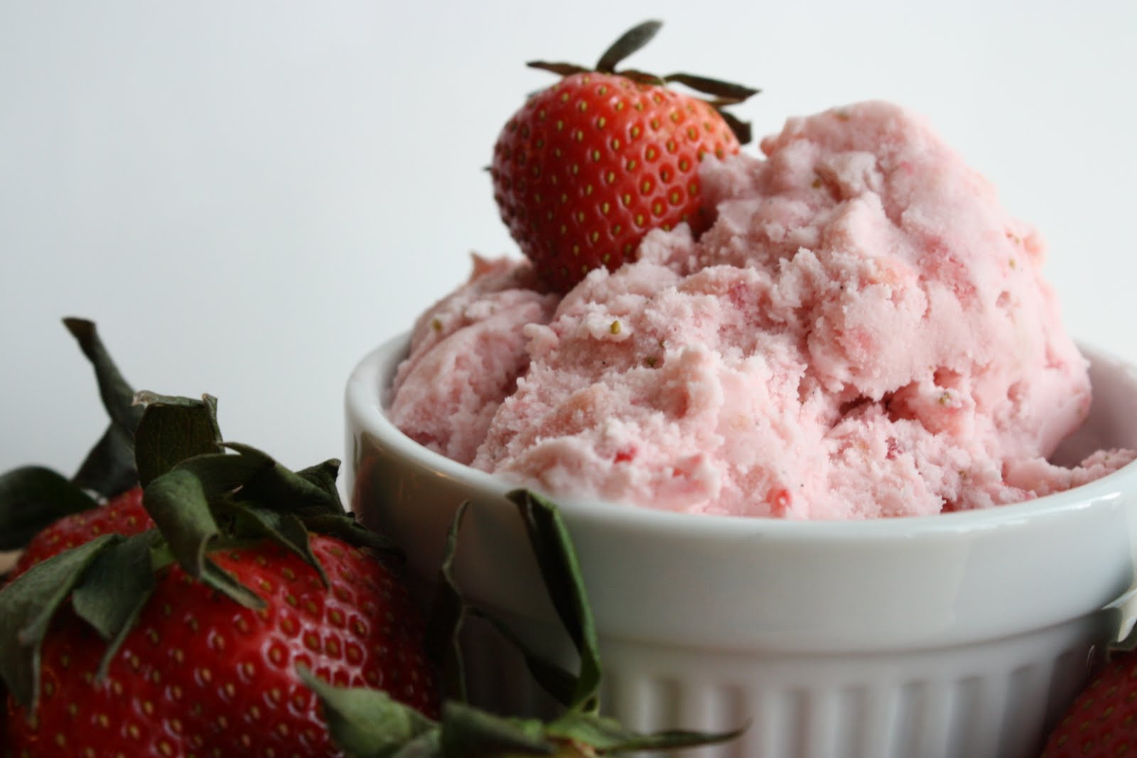 Gorgeous Gourmet: Strawberry Vanilla Bean Ice Cream
