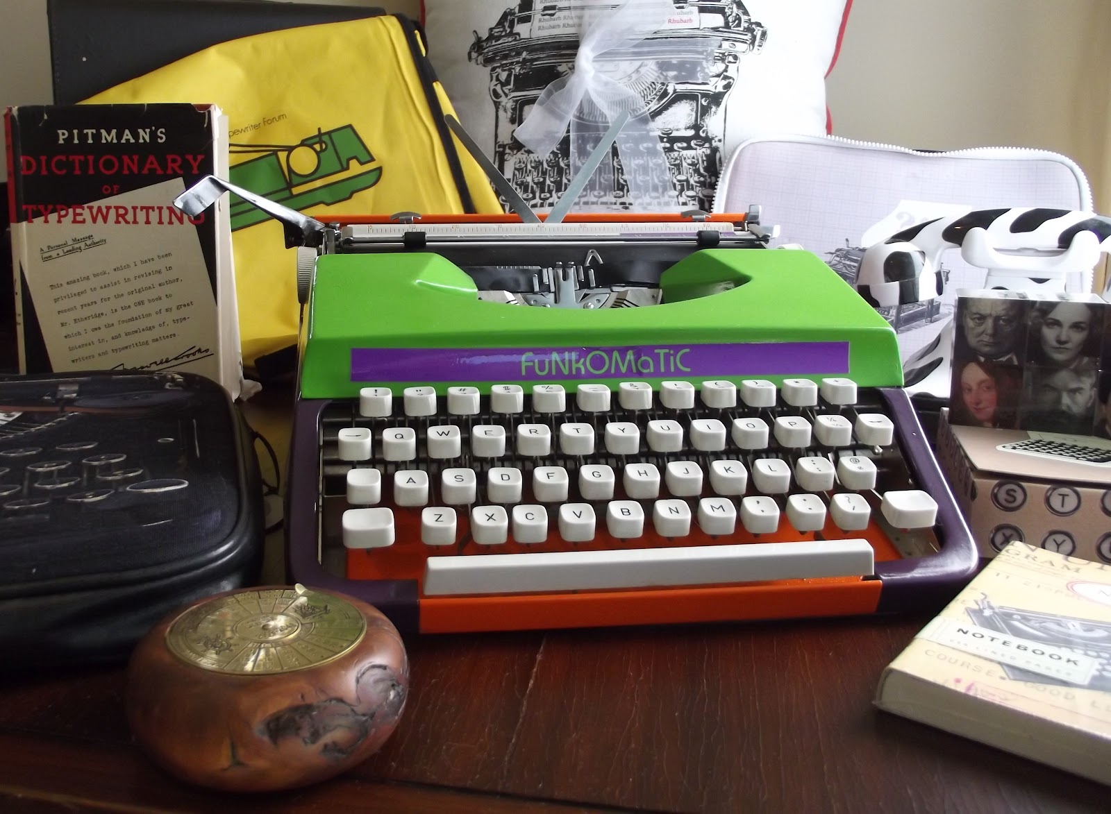 oz.Typewriter: FuNkY Atomic Retro Typewriter For Sale!