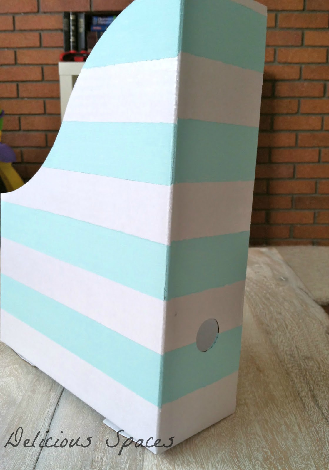 Delicious Spaces: DIY: Cheap Magazine Filer Makeover