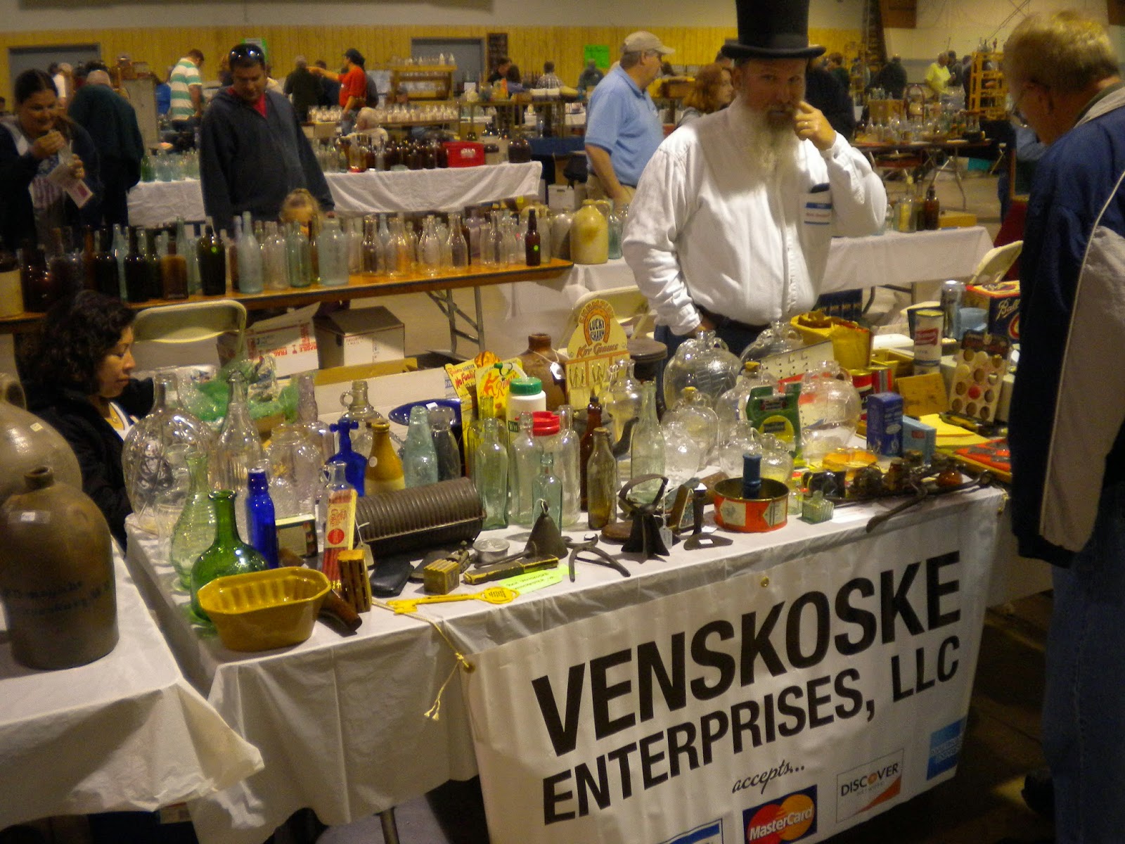 RightsideVA: The Historical Bottle Diggers of Virginia bottle show...