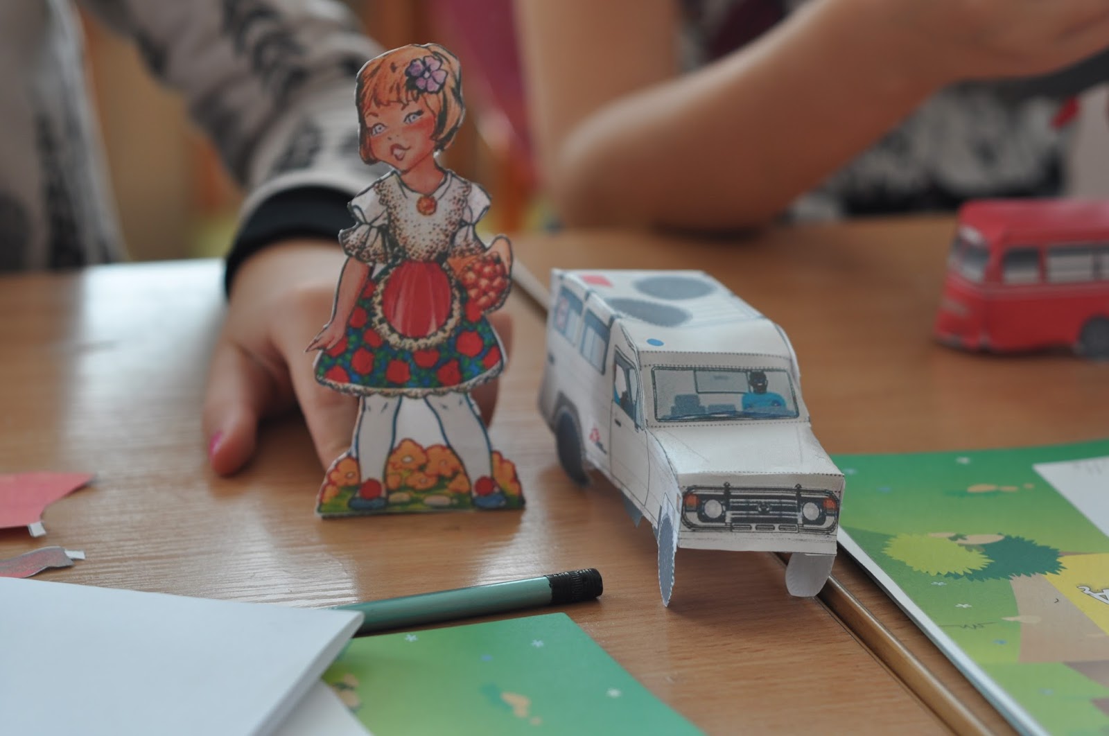 saviraiškos studija AK'MENUKAI: Modernus gyvenimas ir retro mada