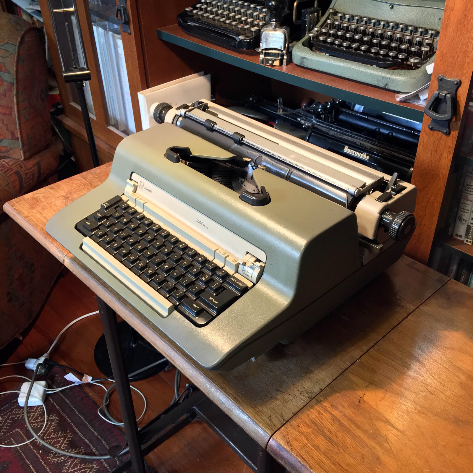 The Typewriter Revolution blog: The Olivetti Editor 2 electric typewriter