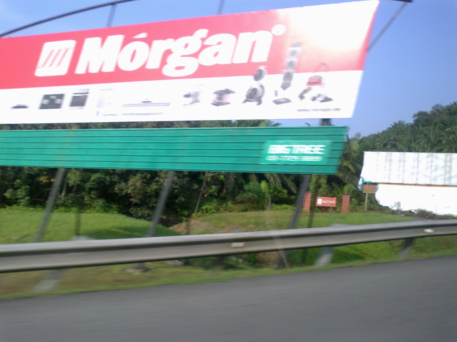 Papan Iklan Atas Jalan - sloppyploaty