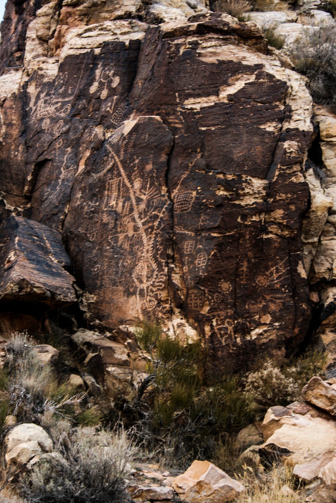 Walking Arizona: Parowan Gap Petroglyphs
