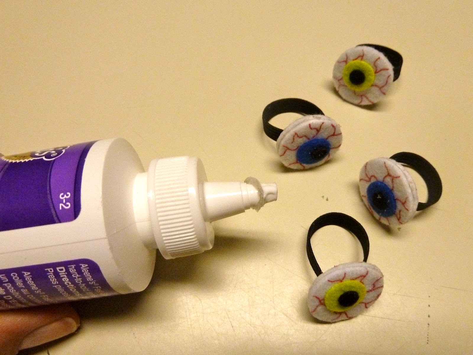 Make it easy crafts: Lollipop masks/Halloween rings