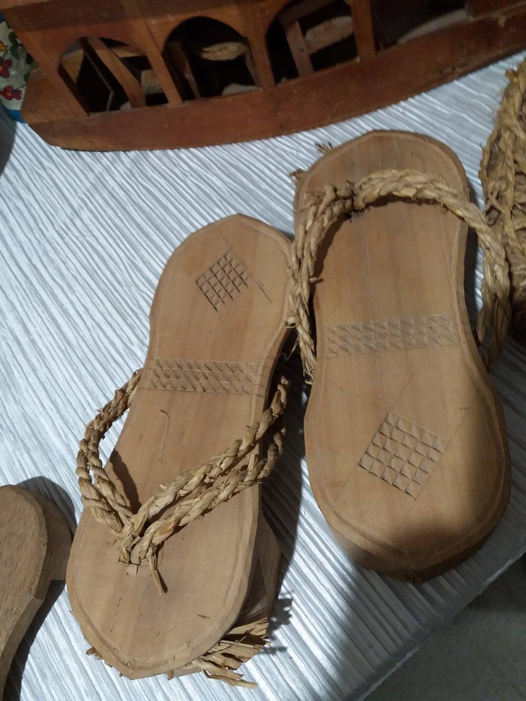 Mateen Azeem Blog: Kashmiri shoes