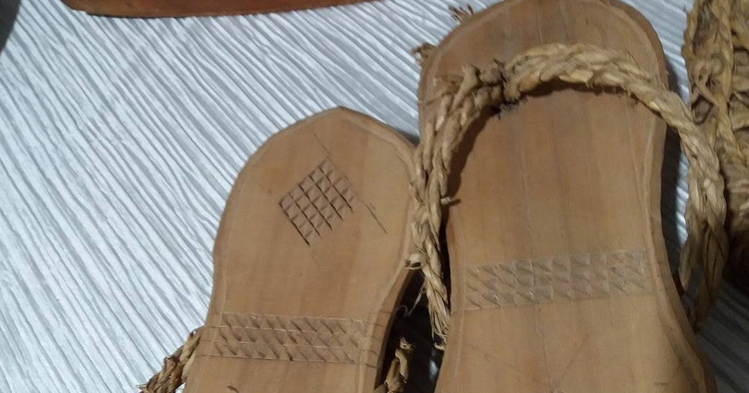 Mateen Azeem Blog: Kashmiri shoes