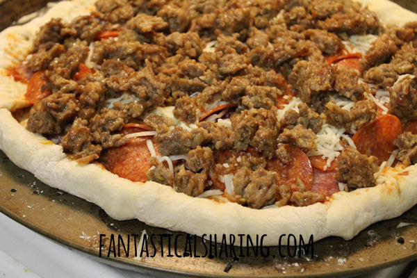 Fantastical Sharing of Recipes: The Ultimate Stuffed Crust Pizza
