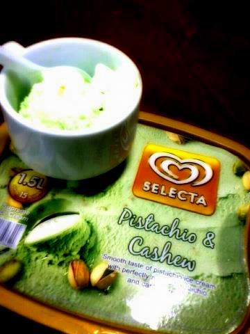 Philippines Cuisine: Selecta Pistachio and Cashew Ice Cream