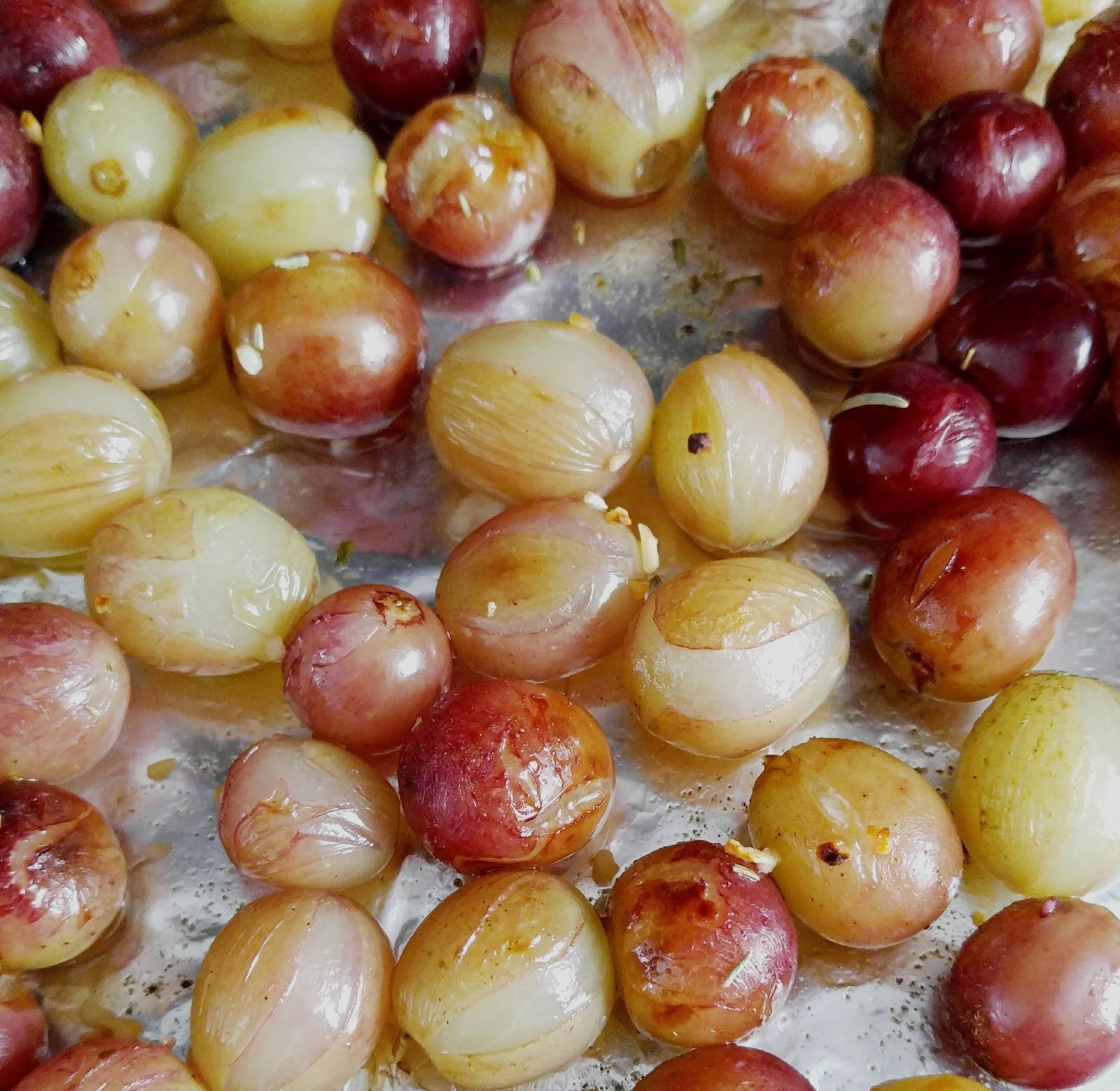 Rebecca's Amazing Creations: Garlic Roasted Grapes