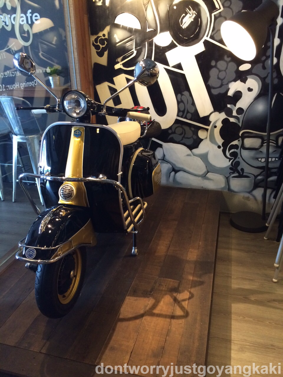 dontworryjustgoyangkaki: Oh Scooter! Cafe