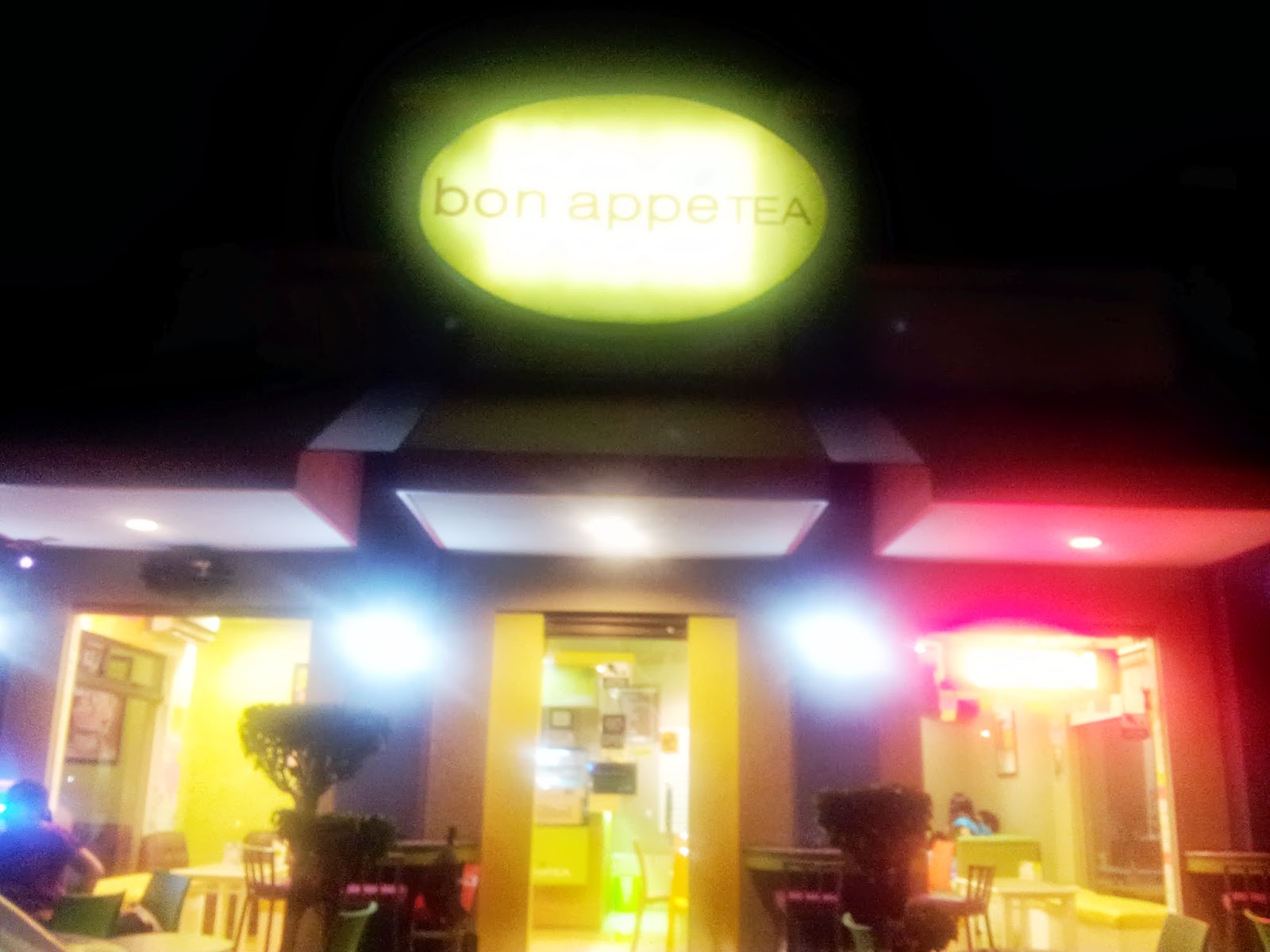 Brew of The Day: Milk Teas and Waffles at Bon Appetea