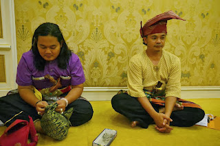 Kedai Warisan: Mengajar ikatan setanjak di Istana Negara Lama