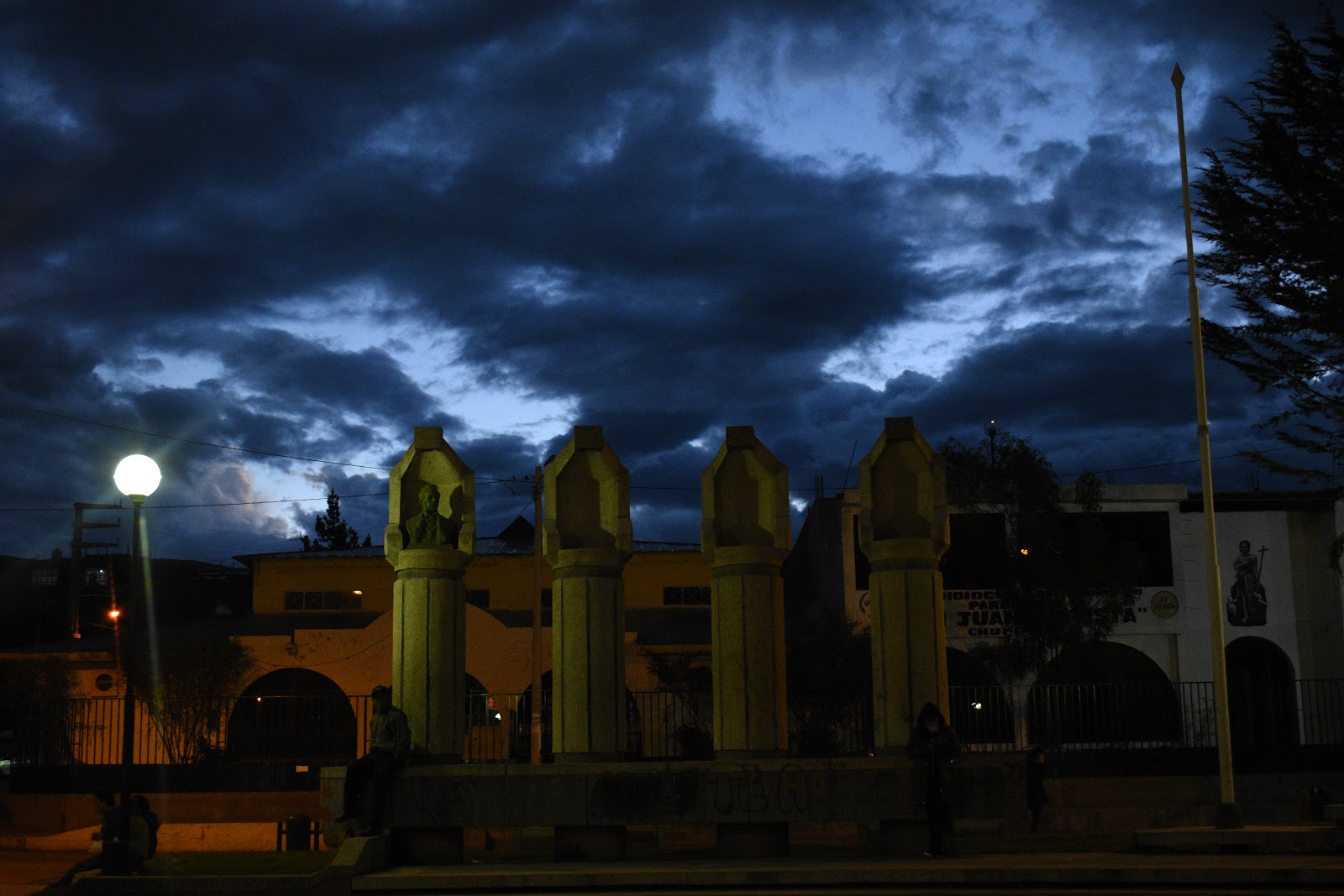 CHUPACA I: LA CIUDAD, LA PLAZA Y EL MIRADOR ~ MOCHILEA PERU