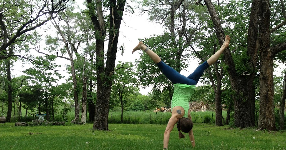 Barefoot Angie Bee: Back to mostly normal, pooping, and #handstand365 ...