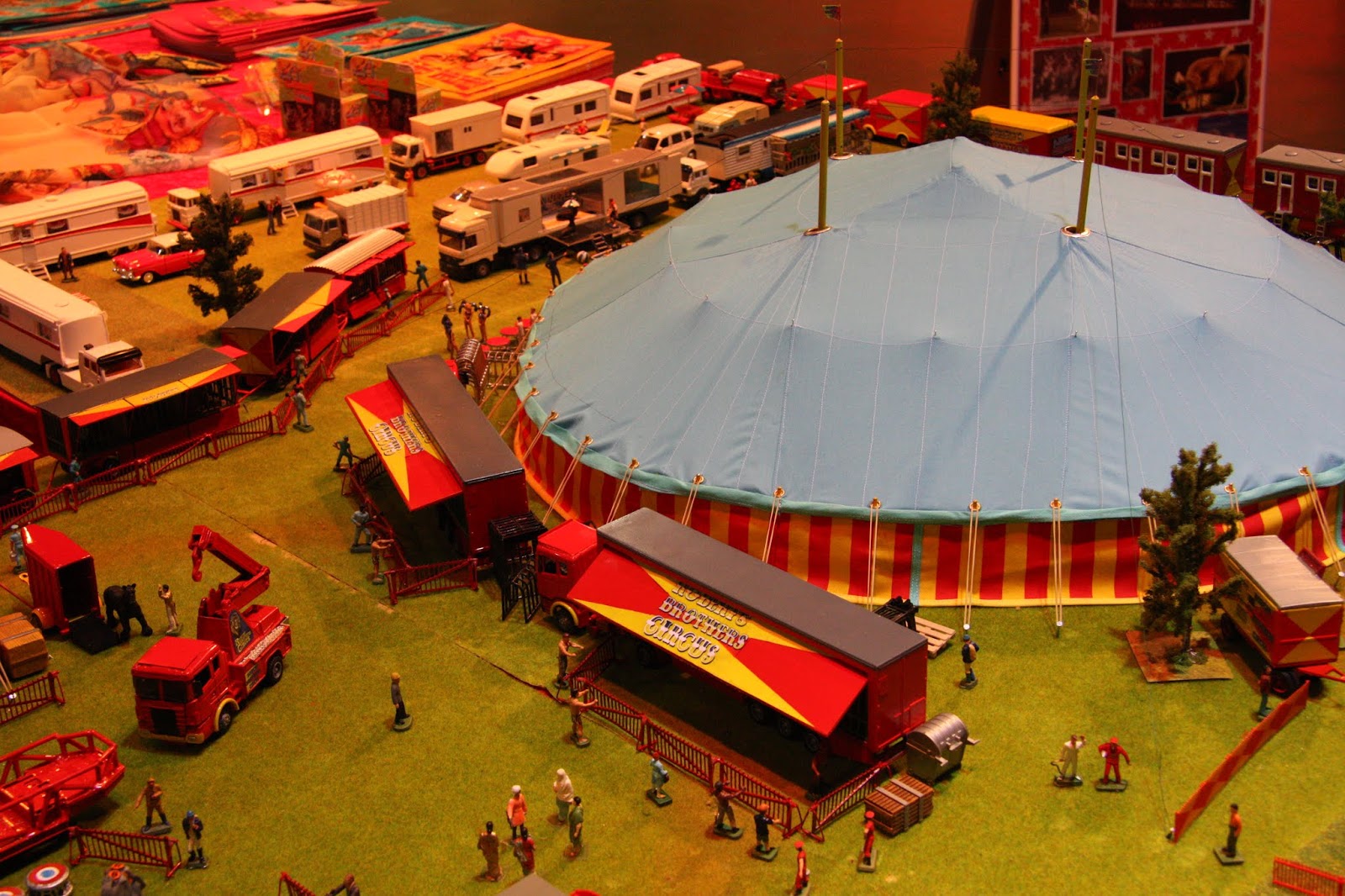 Circusmodellbau: Robert Brothers Circus 1:50