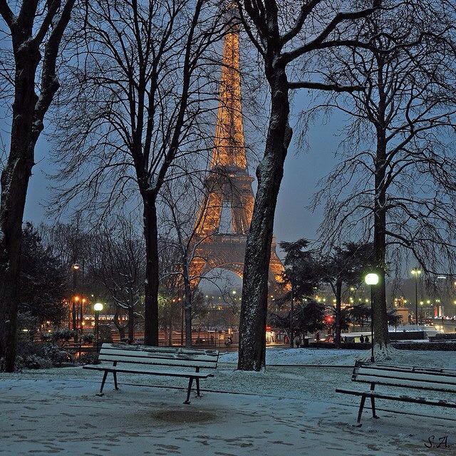 secrets de famille: Paris com neve