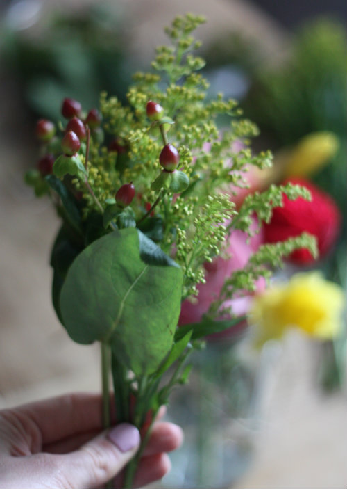 Floral Arrangement With Frog Lids | 17 Apart