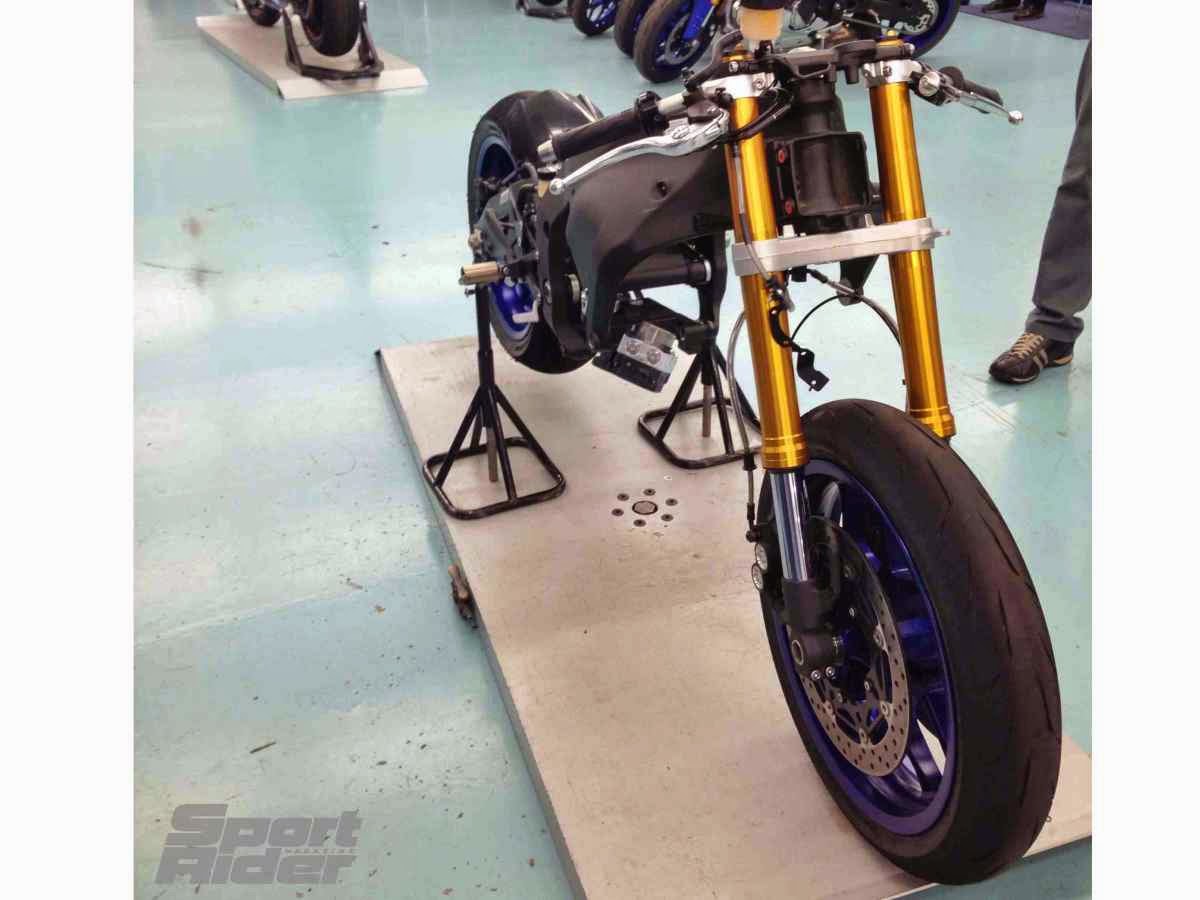 The 2015 Yamaha R1 With Race Bodywork ~ SUPERMOTOO